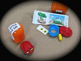 KINDER SURPRISE TOY EGG FROG